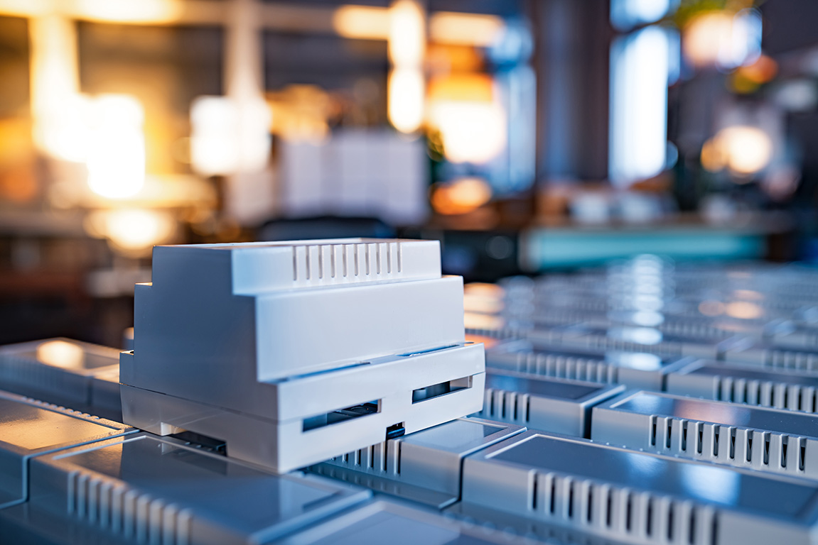 The Benefits of Using Programmable Logic Controllers (PLCs) - Electric ...